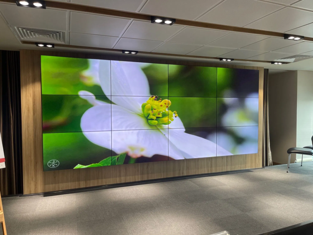 Smart Video Wall - Rev Interactive